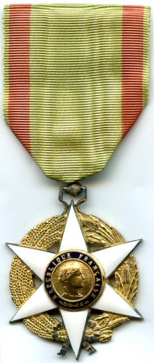 Nicole Bott reçoit l’insigne de Chevalier du Mérite Agricole • Les ...